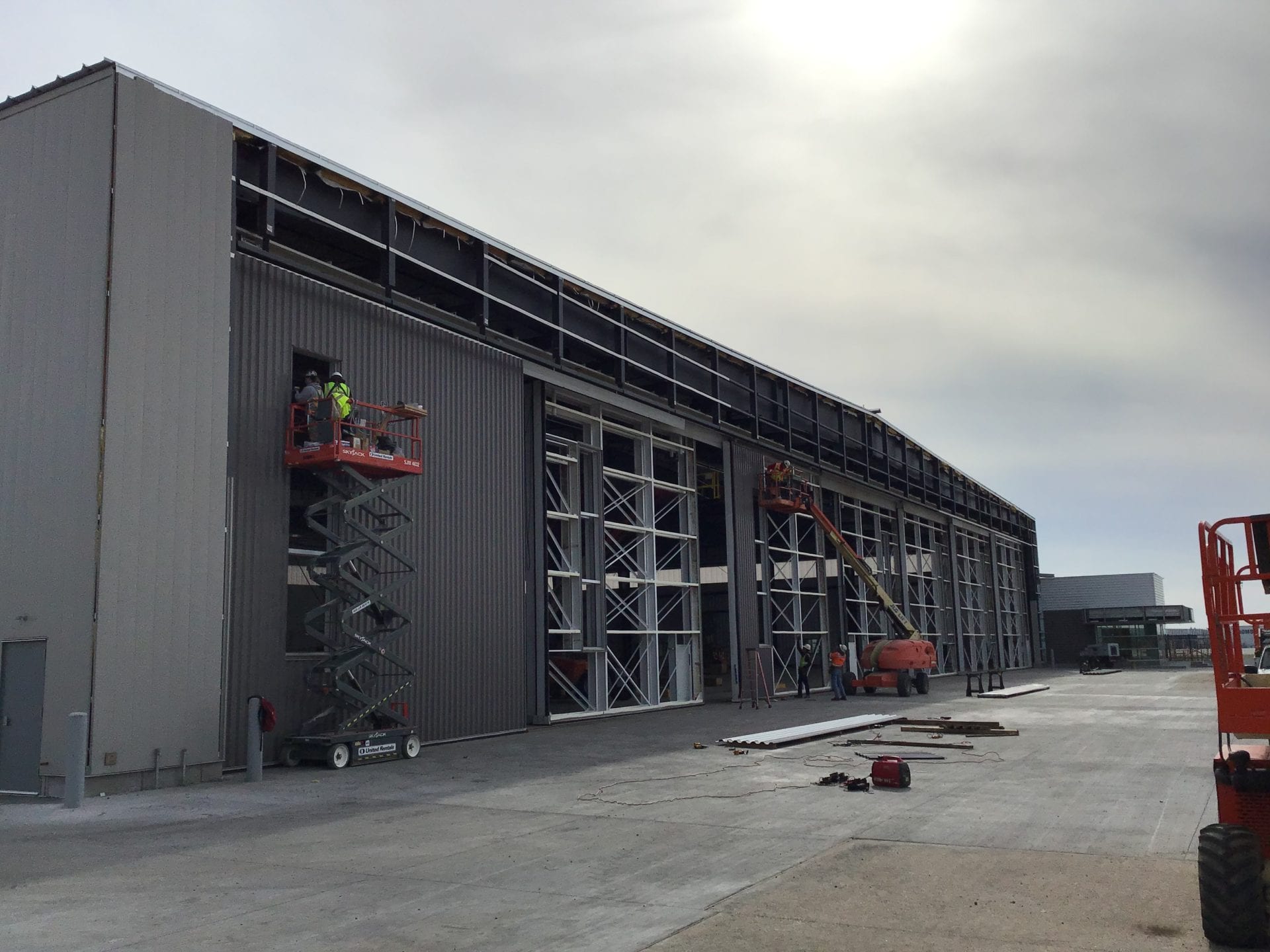 A Smooth Landing for the Aeroplex-Signature Hangar in Dallas - Swinerton